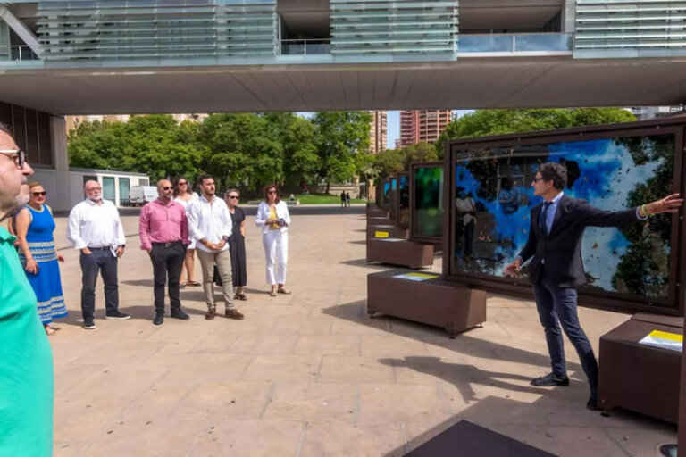 Van Pool tot Pool, foto-expositie in Benidorm - Vlamingen in de Wereld ...